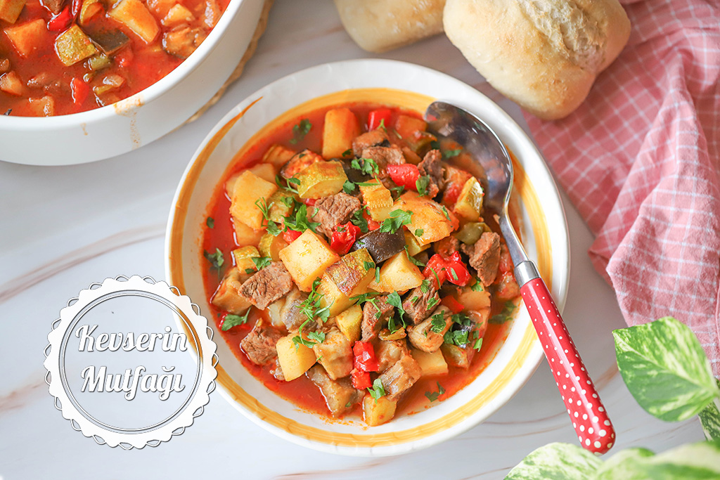 Güveçte Etli Türlü Tarifi | Kevserin Mutfağı - Yemek Tarifleri